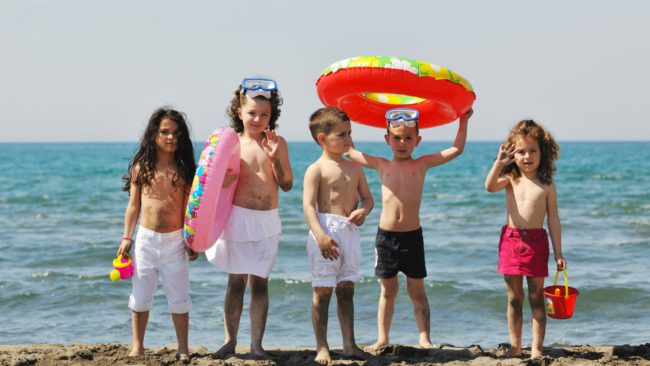 Co można robić z dzieckiem na plaży? Sprawdź nasze pomysły! - StressFree.pl